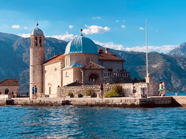 De Badanj grot in Stolac en Perast in Montenegro – Toeren met ons busje ...