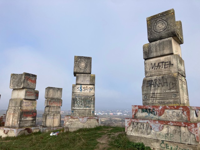 Van Memorial Park Garavice naar Željava Air Base – Toeren met ons busje ...